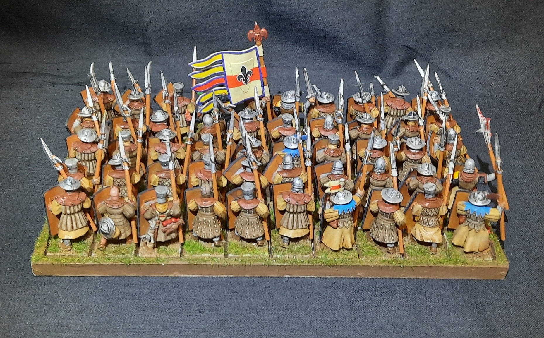 CoolMiniOrNot - Bretonnian man-at-arms by AntonSh